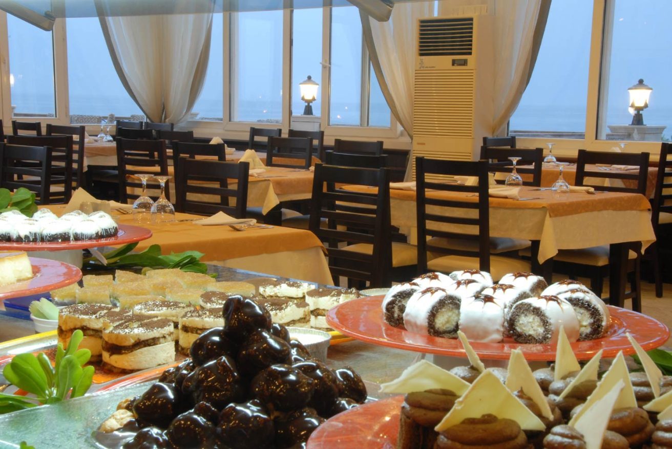 Open Buffet - Oscar Resort Hotel